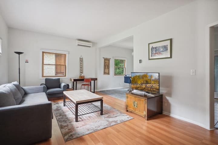 Gorgeous, Two Bedroom Apartment - Minneapolis, MN