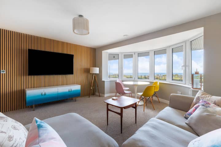 Beaufort Beach House
Panoramic Sea Views - Bournemouth
