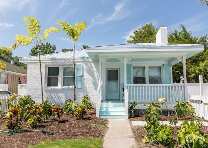 3 Bedroom Cottage, Short Walk To The Beach - Virginia Beach, VA