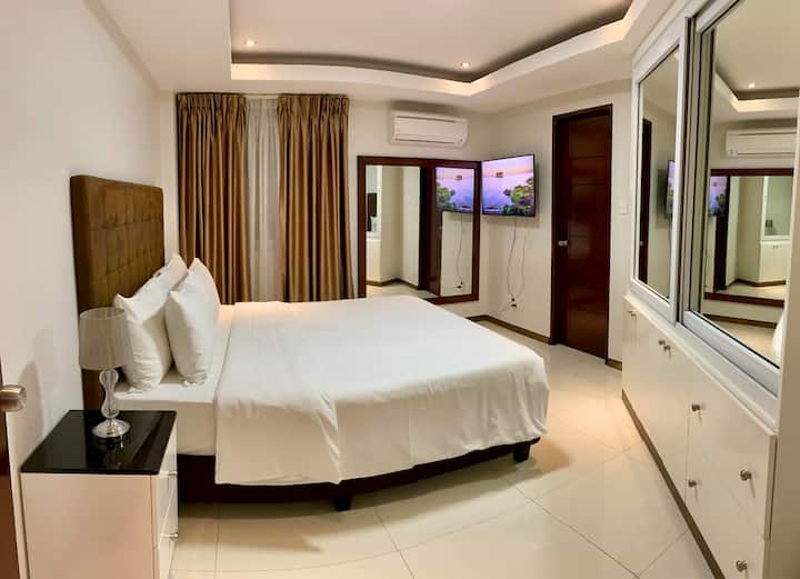 317, 1 Bedroom 57m Suite, 2 Aircon/tvs, Queen Sofa - Angeles