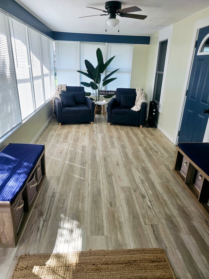 The Sweet Dreams Cottage - Port Clinton, OH