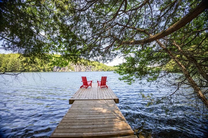 Cozy Skeleton Lake Cottage, Bbq, Canoe & Kayaks - Huntsville