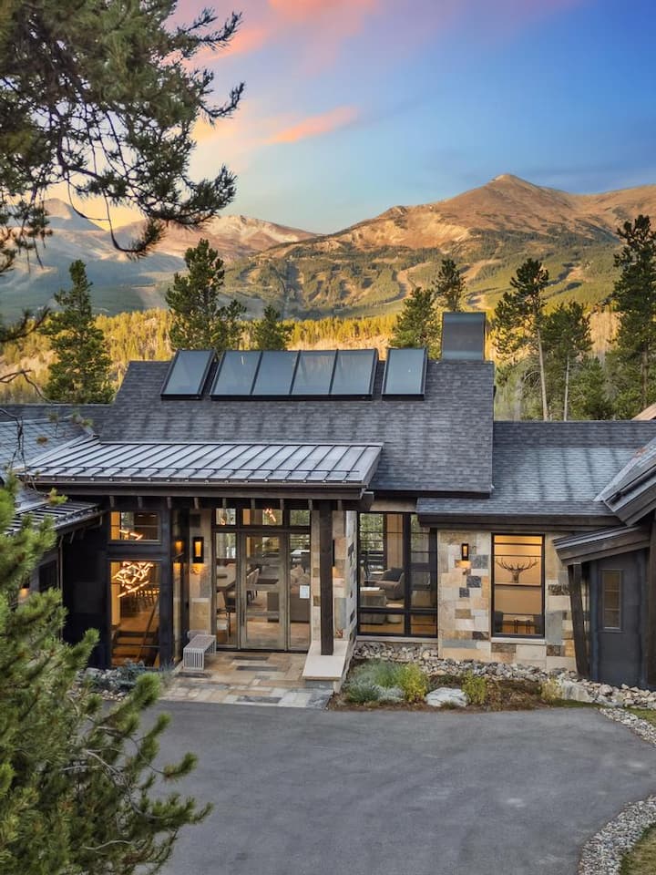 Custom Luxury Home W/ Hot Tub, Sauna & Views - Breckenridge, CO