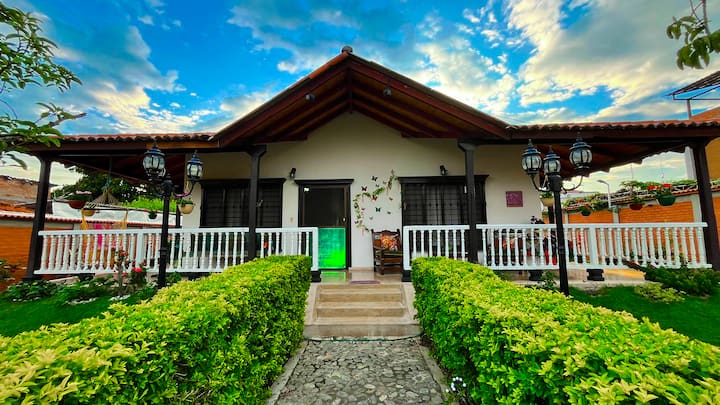 Cozy Hideaway 4br-4ba Mountain Views (Santa Elena) - Cerrito