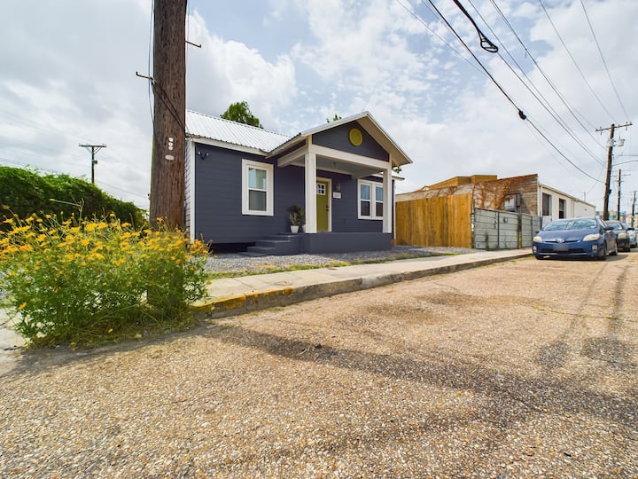 Buchanan Bungalow - Eclectic Mid-mod Design Dt - Lafayette, LA
