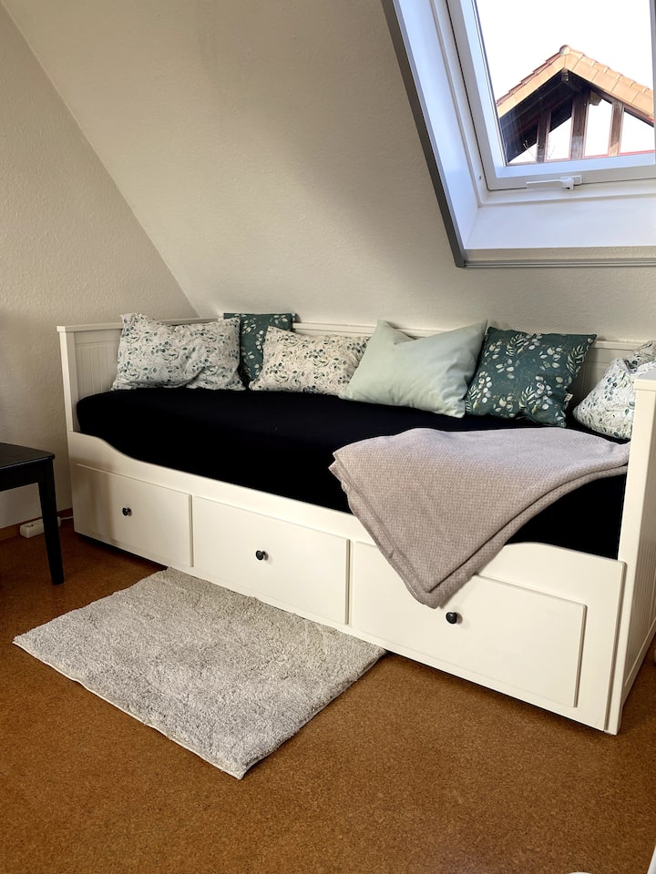Kleines Zimmer In 2er-wg - Metzingen