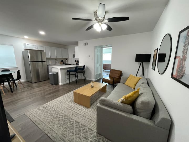 Walk2guadaluphotspots|modfreshcondo 1mut&x7mns2dt - Austin, TX