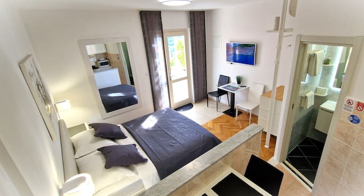 Studio Ina 1 With Terrace, Private Parking Spot - Dubrovnik