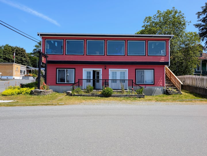 The Cedar Suite | Waterfront, Central, 2 Beds - Port McNeill