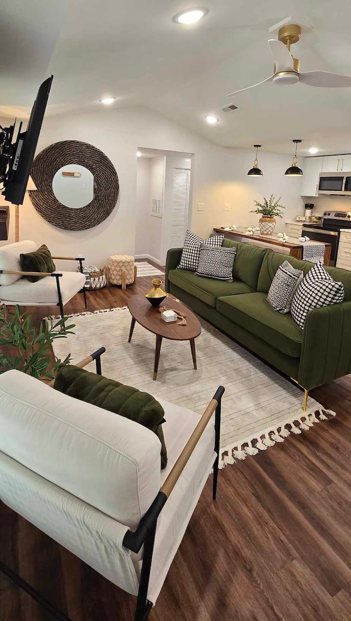 Mama's Bungalow - Hickory, NC