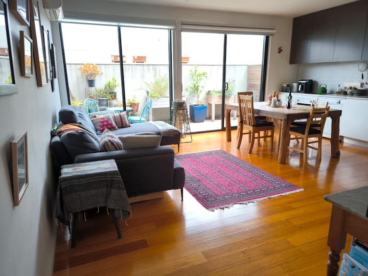 Heritage Plant-filled Apartment! - Kensington