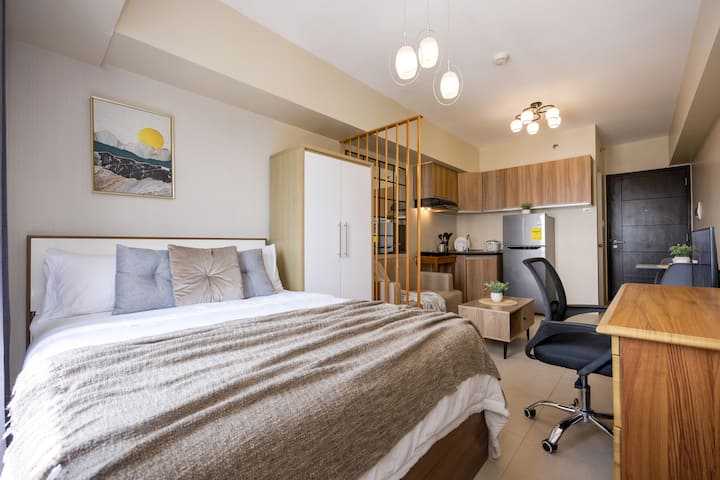 Central Studio • Best Location For Work & Travel - Cebu City