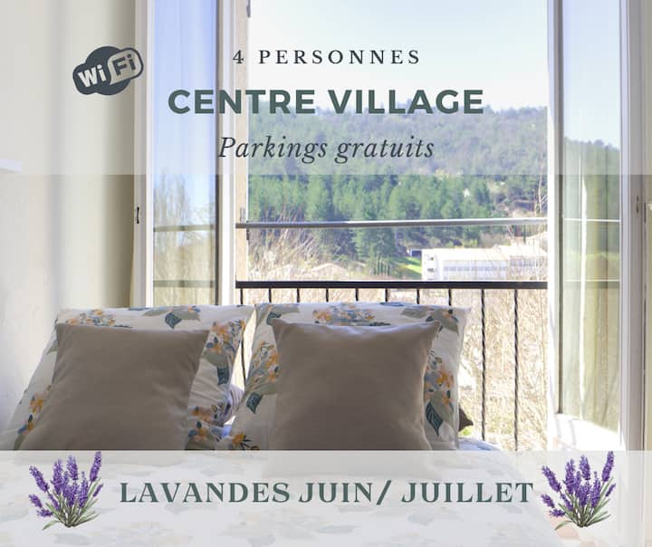 Vue Sur La Place Du Village - Riez