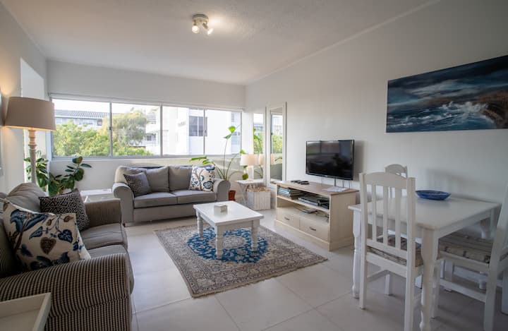 Sunny Robeye View Apartment - Camps Bay
