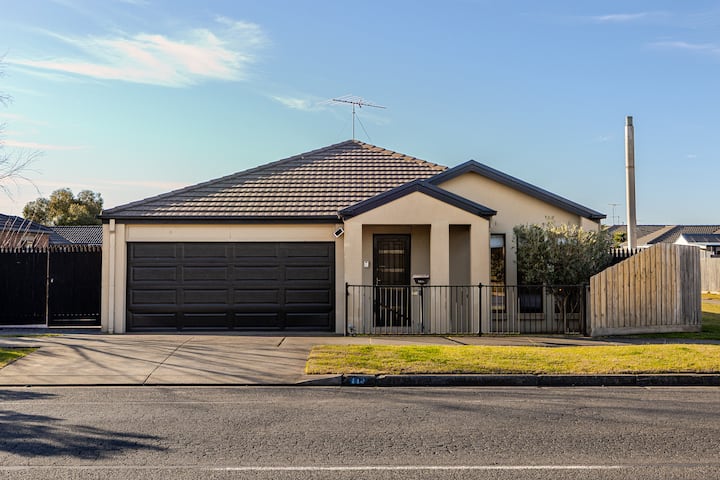 Modern 4br Retreat/open Space/near Surf Coast - Geelong