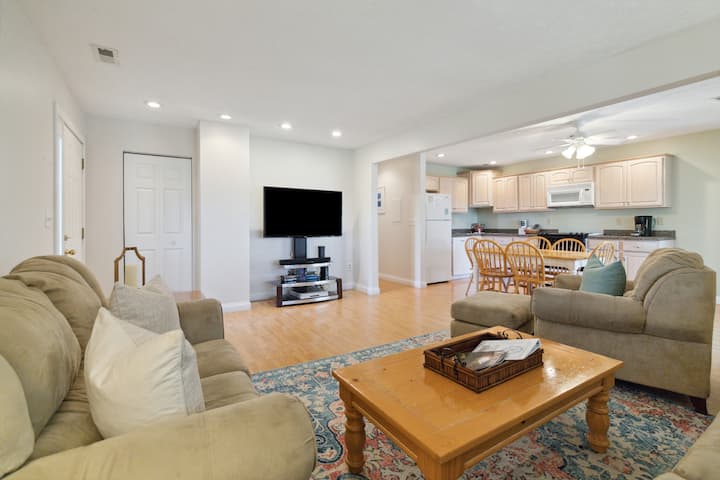 Lake Home At The T-box (20-3 Wb) - Golf, Pool - Bronston, KY