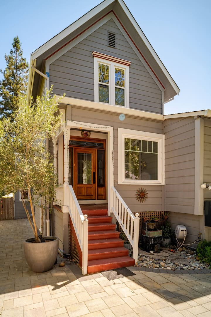 Blue Bungalow-private & Central - San Rafael