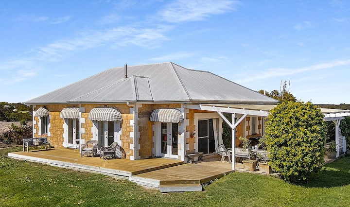 Brigadoon: Views, Fireplace,
2 Min Walk To Cafes! - Robe