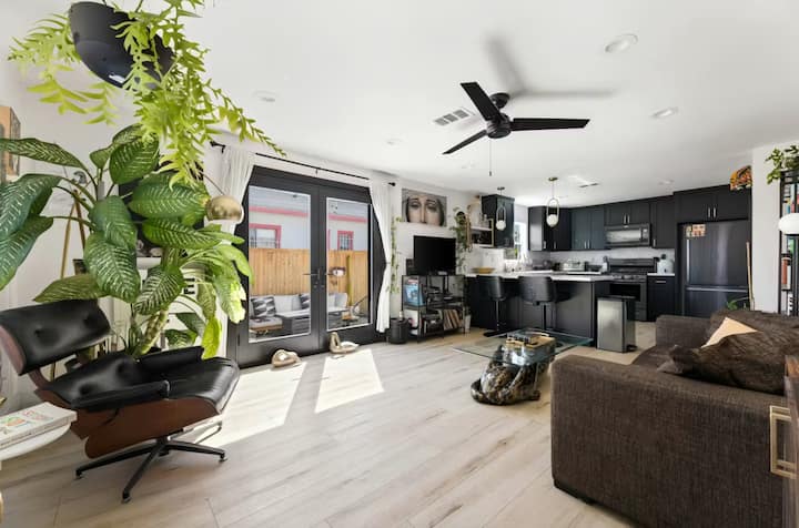 Modern, Urban Spa Oasis. Lush Backyard, Sofi, Lax! - Koreatown - Los Angeles