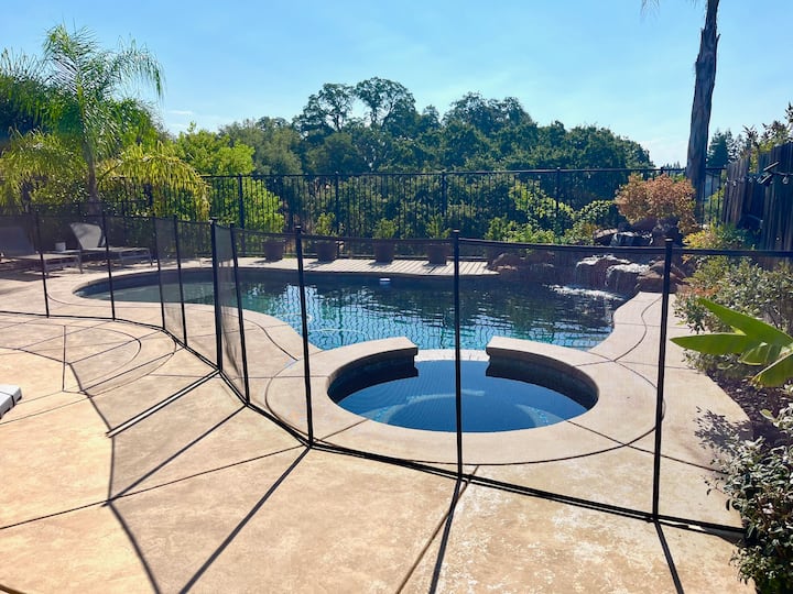 Family-friendly Home With Pool - Roseville, CA
