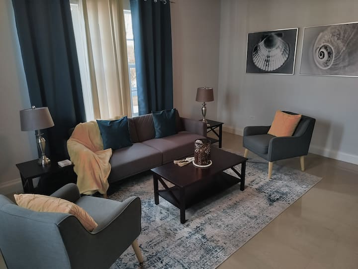 Beautiful Spacious Two Bedroom Town House - Nassau