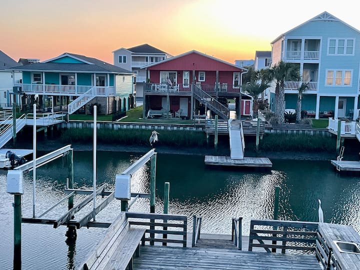 Canal Home - Pet-friendly, Hot Tub, Boat Dock, - Holden Beach, NC