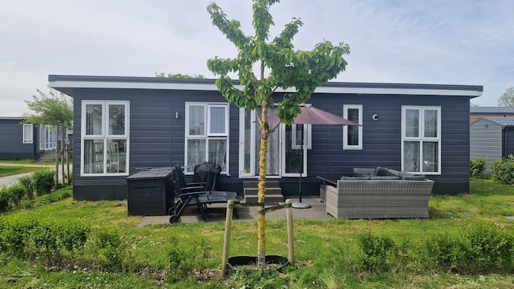 Modern Chalet Voor Het Hele Gezin - Breezand