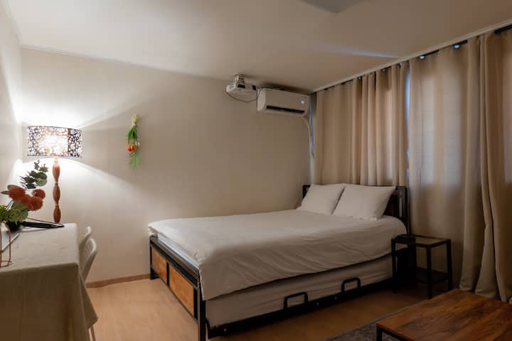 Holiday, 공덕역 3분거리. 아늑한 모임 공간. - Seoul