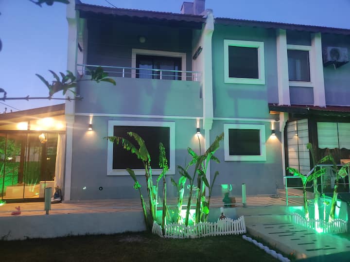2 Katlı Bahçeli Villa - Alaçatı - Ilıca