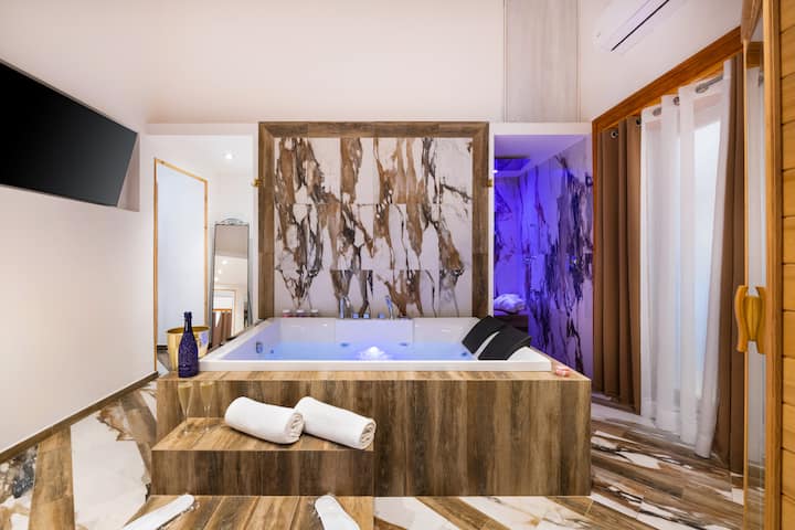 Central Luxury Suite With Jacuzzi&sauna &Balcony - Sorrento