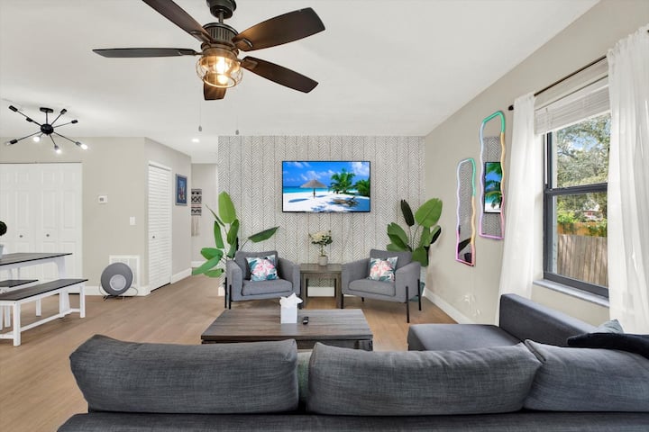 The Flamingo Retreat: *Work+stay+play* - St. Petersburg, FL