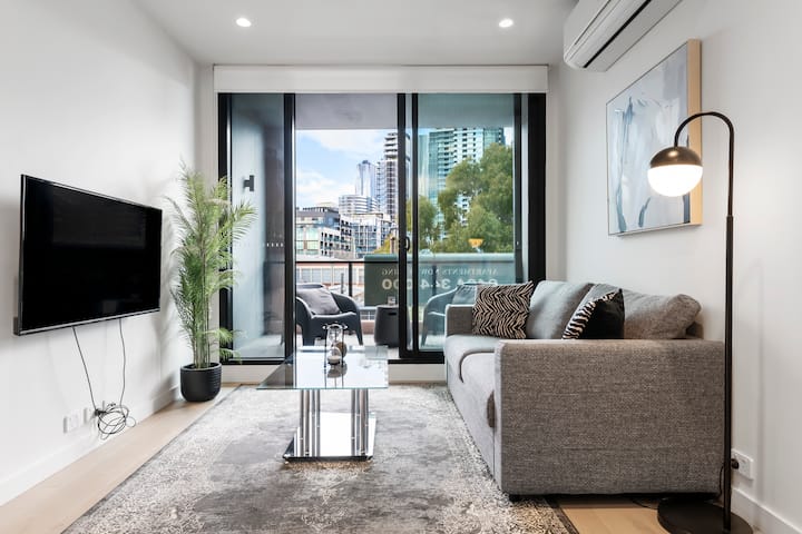 Marker | Modern Vintage Pad Near Factory Outlets - Melbourne
