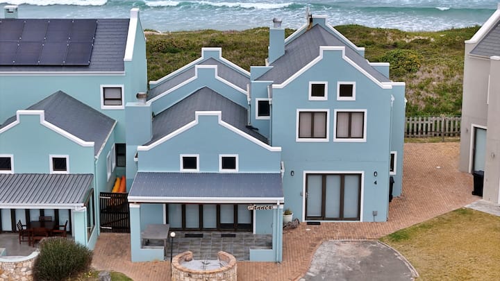 Spacious Beachside Retreat In Stilbaai - Still Bay