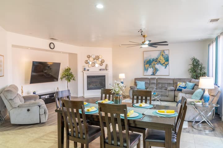 Charming Family Home 4bd/3bath & Pet Friendly - Bakersfield, CA