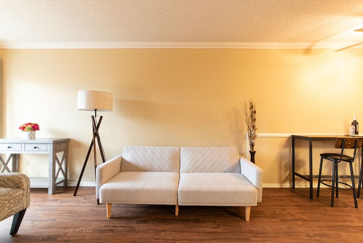 Luxurious Stay Near The Beach - Costa Mesa, CA