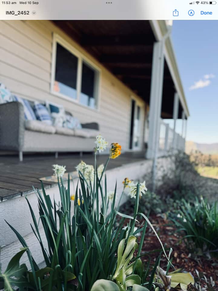 25 Acre Farmhouse Getaway - Yackandandah