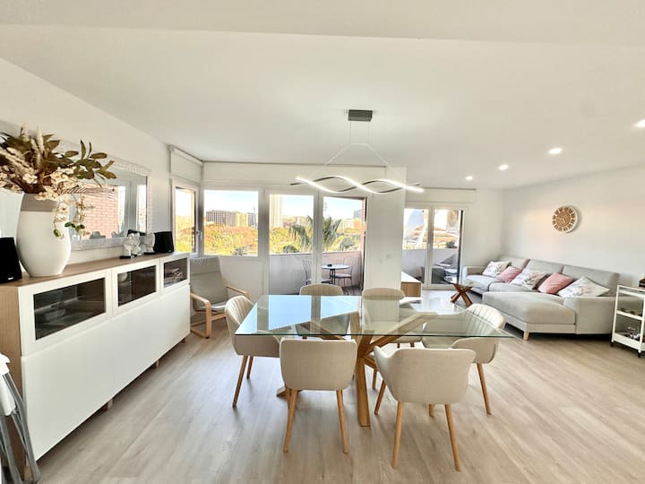 Lumière Et Style Face à L'opéra De Valence - Valencia