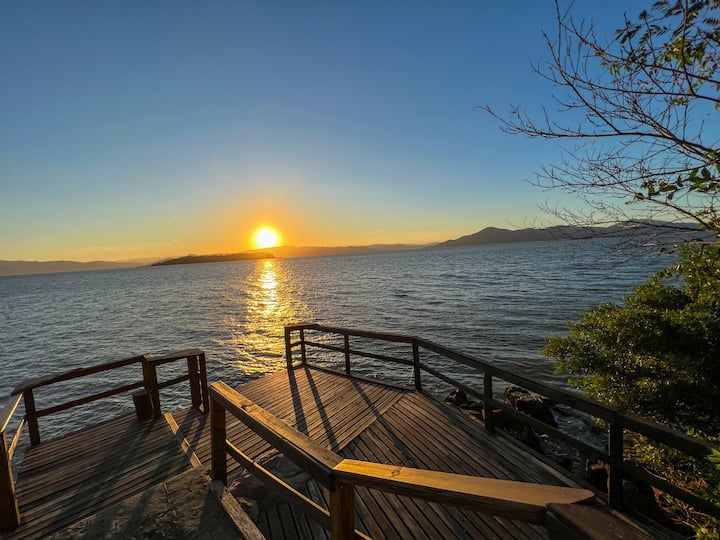 Casa à Beira-mar Em Sambaqui: Piscina & Trapiche. - Florianópolis