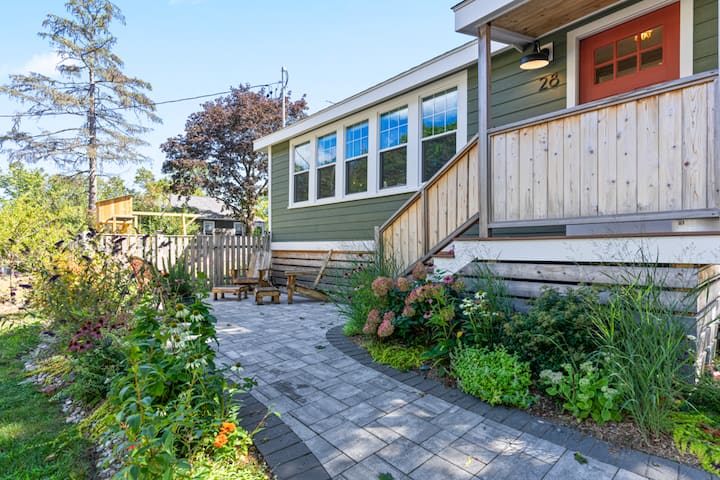 Urban Oasis With Spa And Gardens In Portland. - South Portland, ME