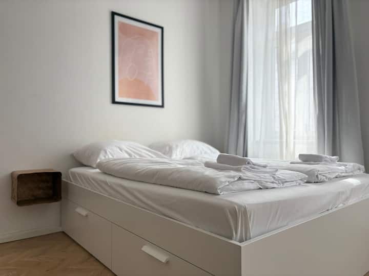 Bright & Airy Urban Nest - Viena