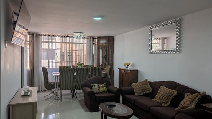 Spacious & Cozy Apt: King + Full Beds, Quiet Area - Arequipa