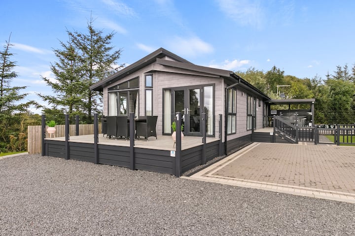 Pet Friendly Lakeside Luxury Lodge 1 With Hot Tub - Kilmarnock