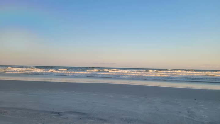 Seawoods Villa. Heated Pool, Walk To The Beach! - New Smyrna Beach, FL