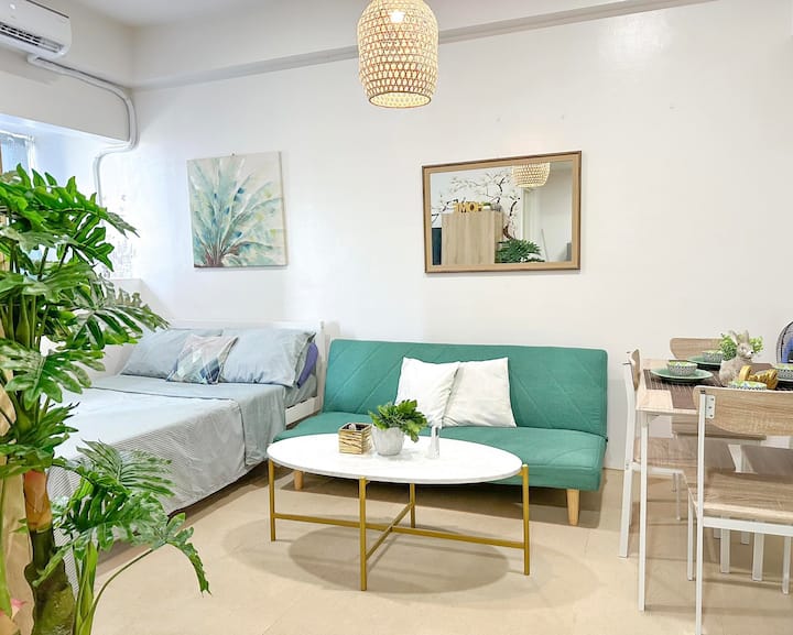 A Hidden Gem With Balcony & Garden View - Iloilo City
