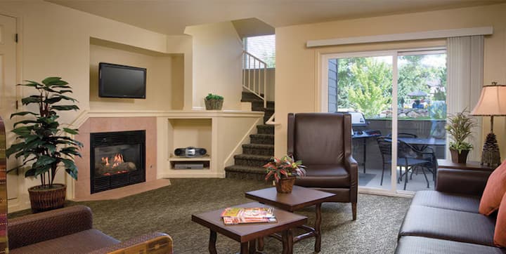 Two-bedroom Condo 5 Beds, Sleeps 8 *Sauna On Site* - Huntsville, UT