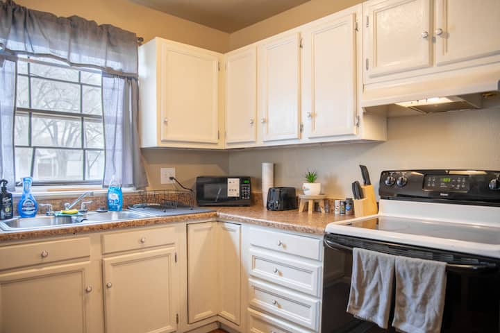 Downtown Adventurer's Retreat 3 Bed 1.5 Bath - Montrose, CO