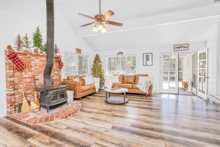 7 Bedrooms, Spa, Game Room, Poker Room, Bbq, A/c - Big Bear, CA