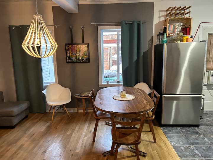 Condo, Avec Cour! 5min Metro! Et Marche Jean-talon - Montreal