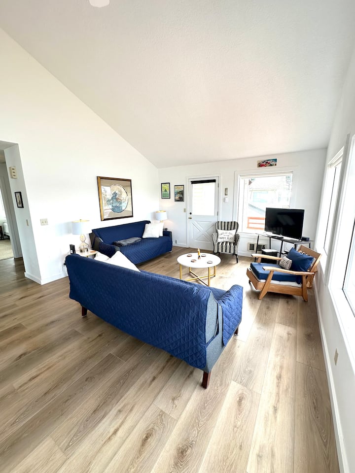 Welcome To The Casa Del Rio - Pacific City, OR