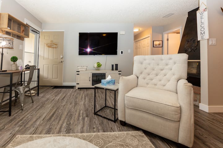 Excellent Location | Fast Wifi | Washer & Dryer - Cheyenne, WY